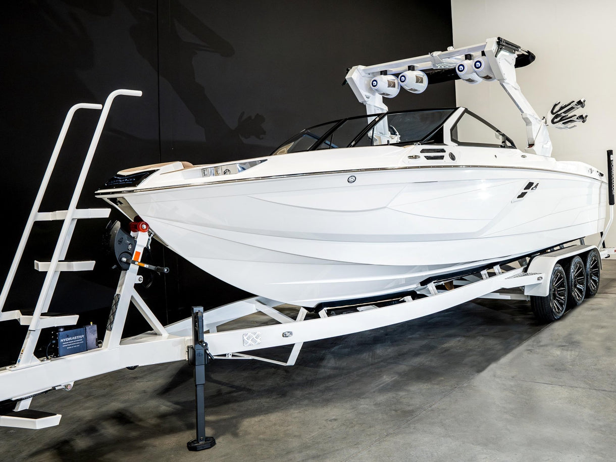Centurion Ri265 2025 | White Frost – BoardCo Boats