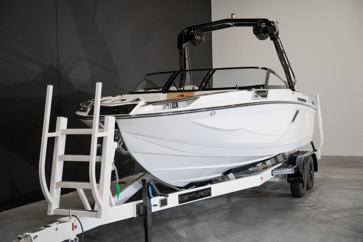 Centurion Ri230 2023 | White / White | BoardCo Boats